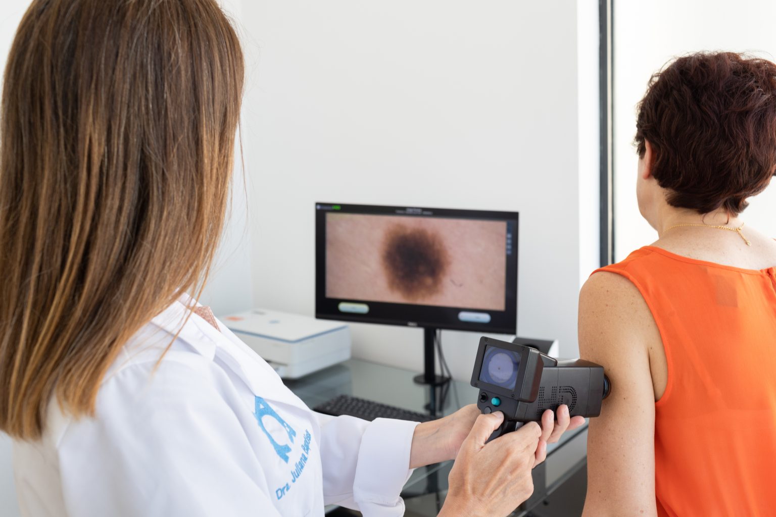 Dermatoscopia Digital Computorizada para vigilância de sinais | Drª ...